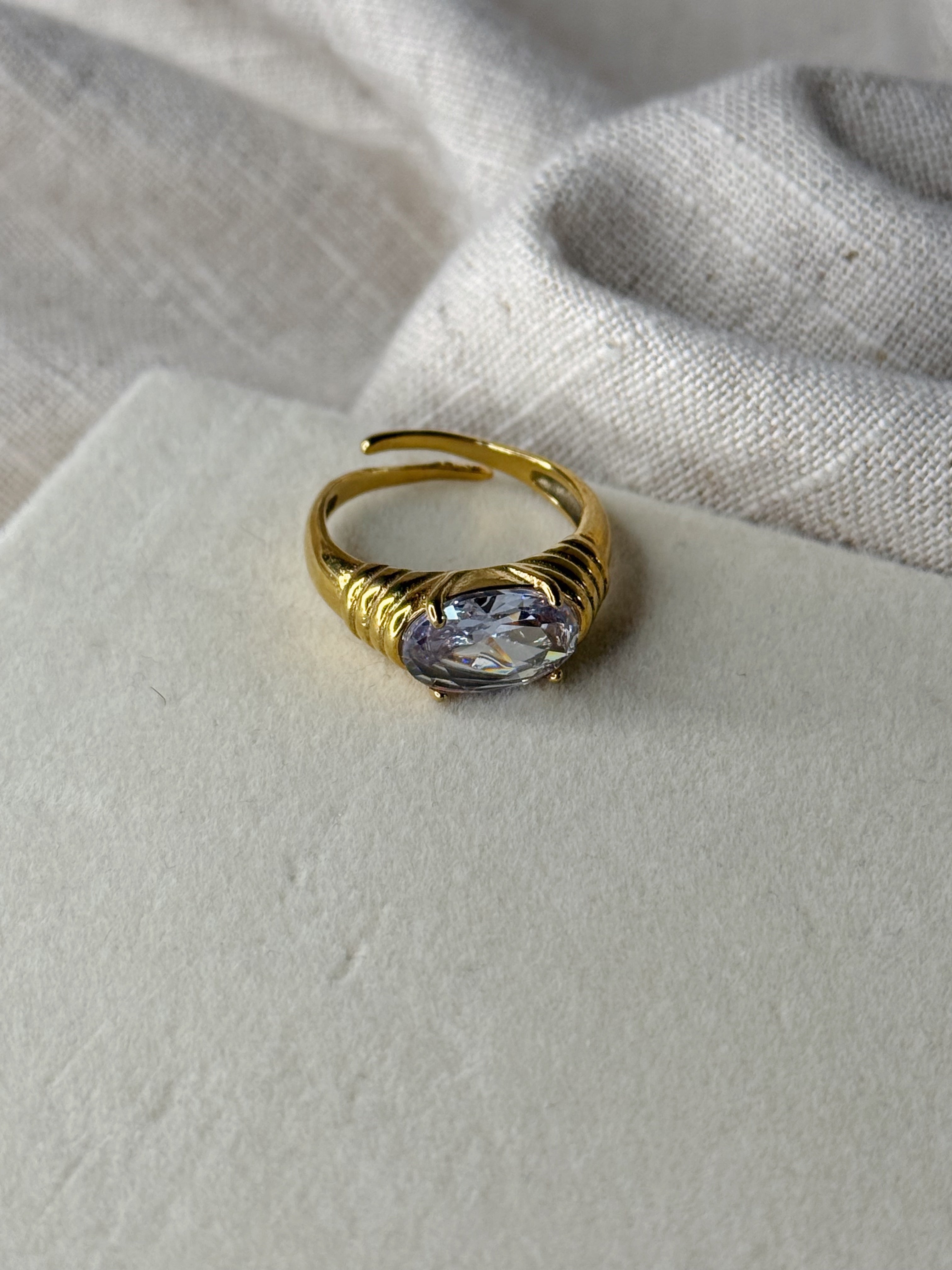 Aura Ring – Modern Muse